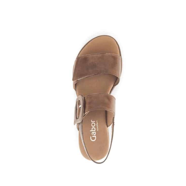 Gabor sandal i brun læder til dame | kort kilehæl | Damkjær Sko