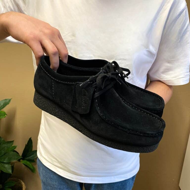 Clarks Wallabee Evosh til herre i sort | Ruskind | Damkjær Sko